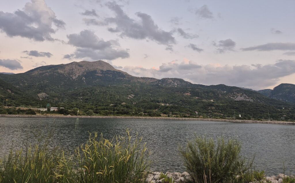 H λίμνη "θαύμα" που τη μία μέρα είναι γεμάτη νερό και την άλλη ...